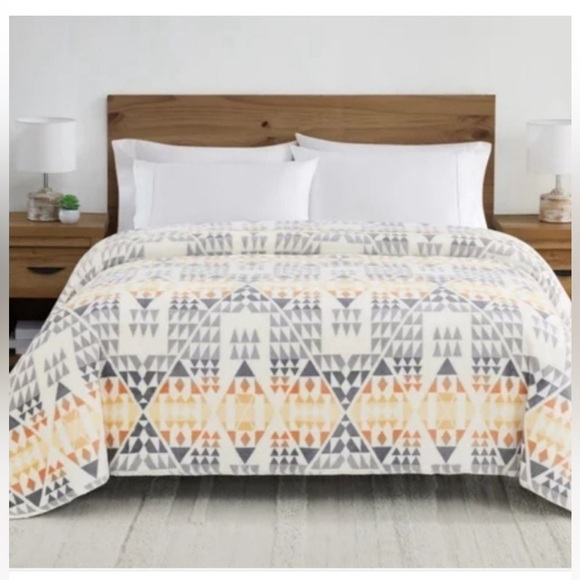 Pendleton | Bedding | Pendleton Sherpa Blanket Queen | Poshmark
